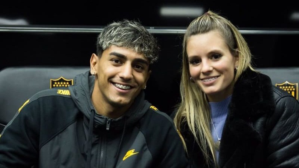 Novo contratado do líder Botafogo namora modelo de 25 anos, ex de ...
