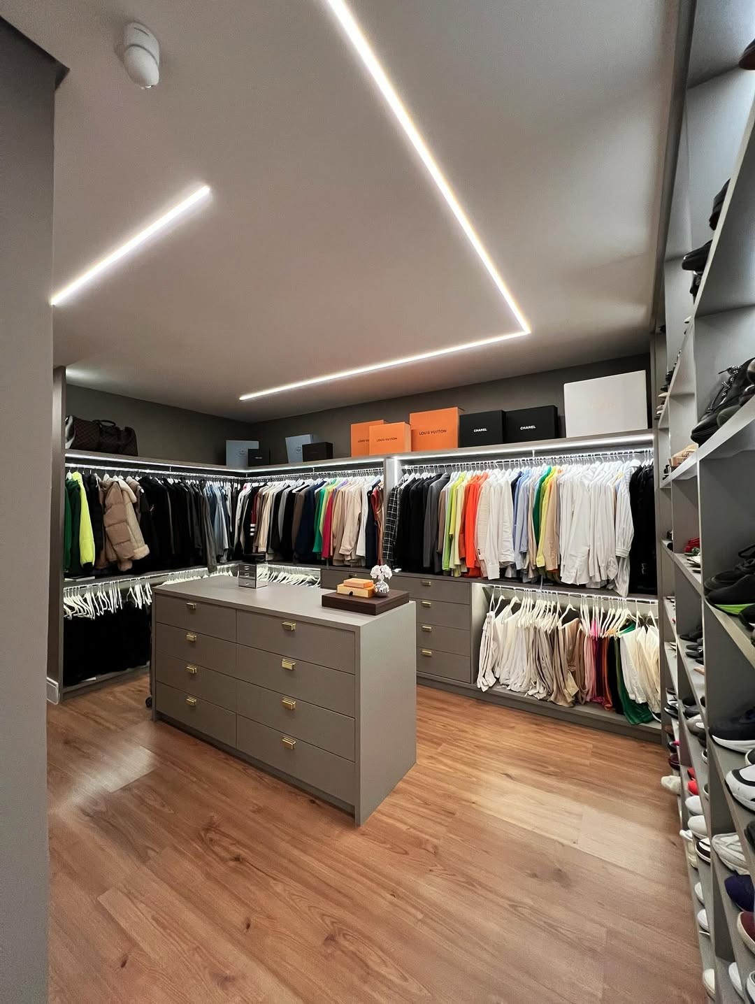 Yudi Tamashiro mostra mansão de luxo em SP com cinema e closet enorme ...