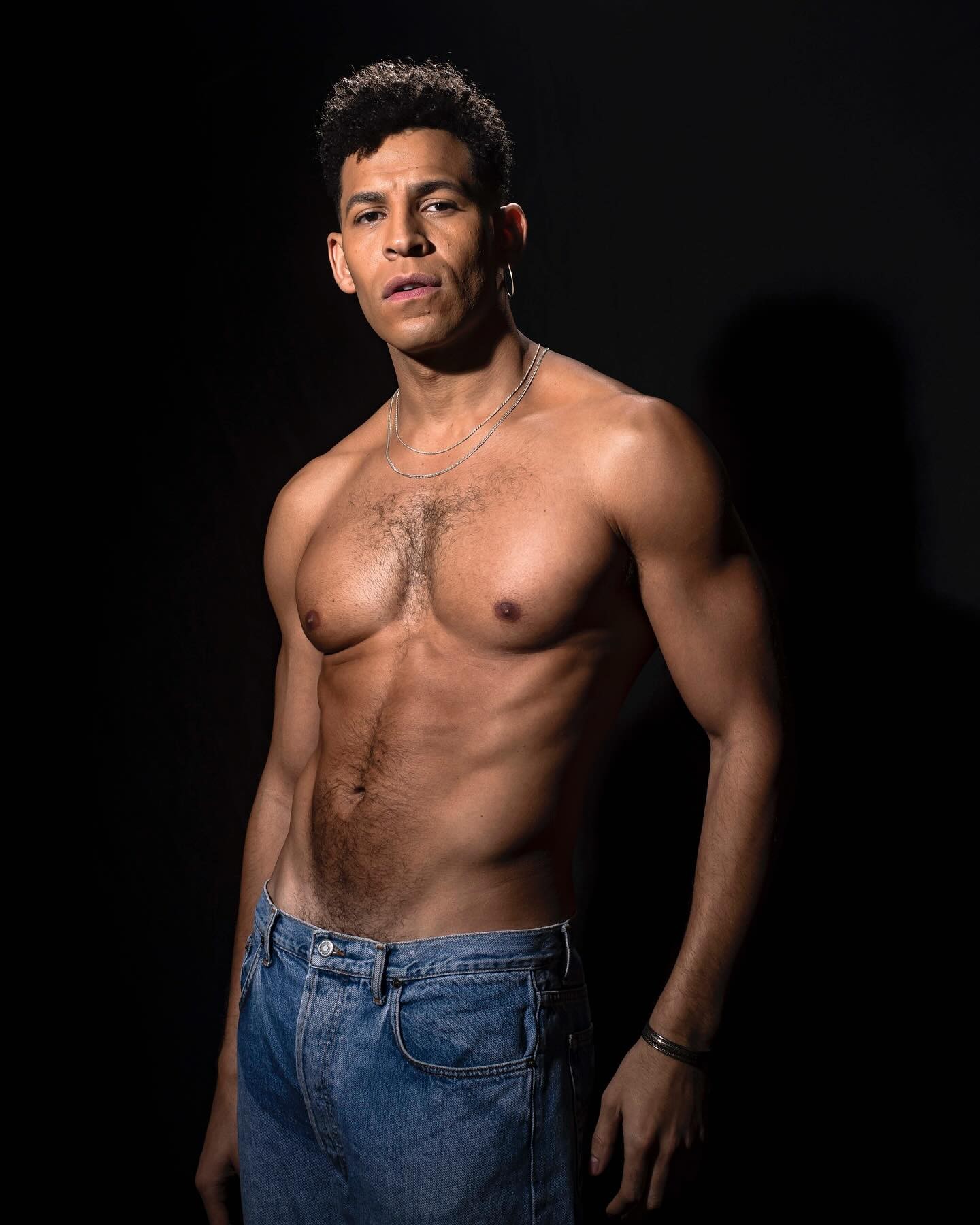 Tira! Tira! Atores da TV ficam totalmente nus em espetáculos em cartaz ...