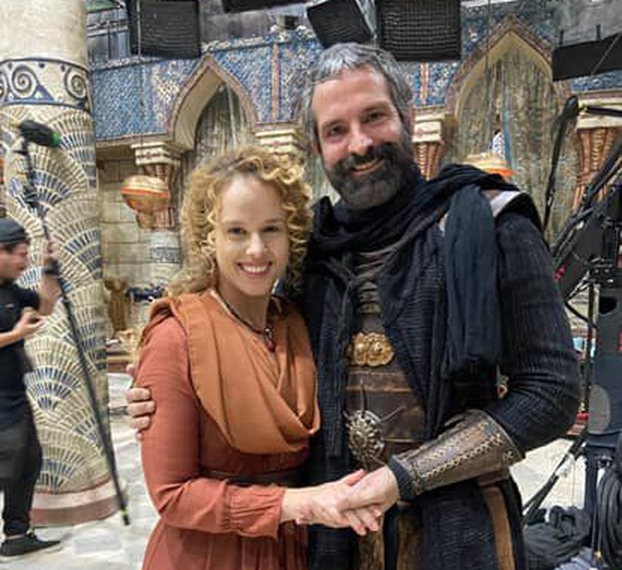 A atriz Luiza Filaretti contracena com Iran Malfitano em sua estreia na TV