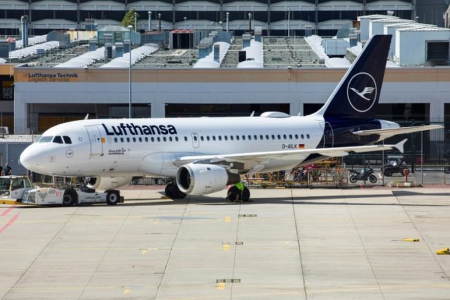 Homem embarca em dois aviões sem ter passagem e munido de faca de 10cm