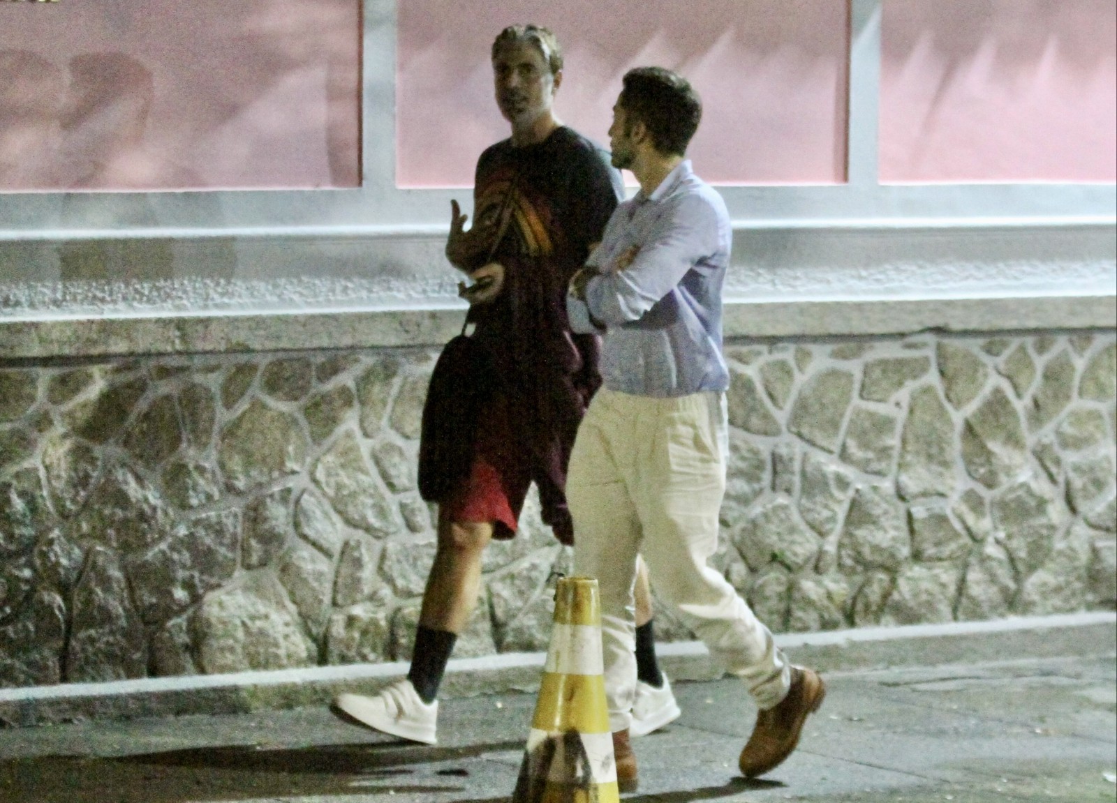 Reynaldo Gianecchini e Thales Bretas jantam juntos e deixam local no ...