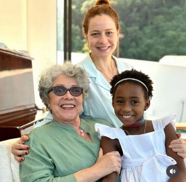 Leandra Leal reúne a mãe, Ângela Leal, e a filha em foto