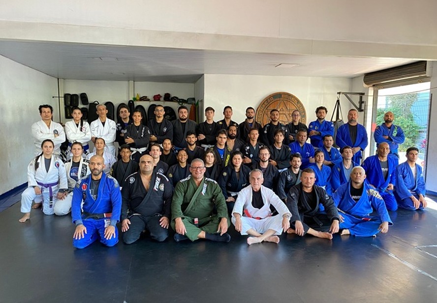 Ex-UFC Rafael Carino reúne 50 pessoas em seminário de jiu-jitsu