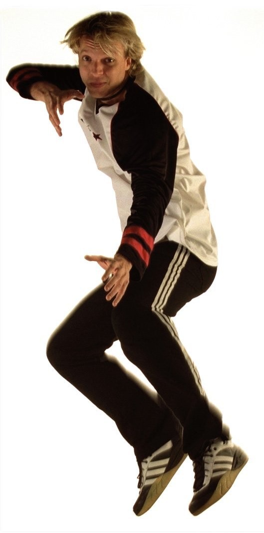 25 anos depois, Vinny lança nova versão do hit 'Heloísa, mexe a cadeira ...