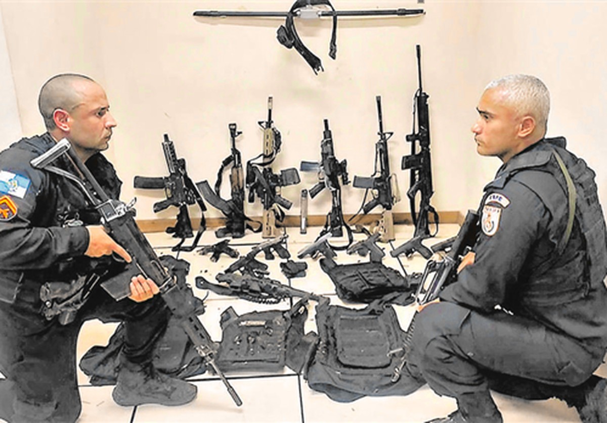 Estado do Rio paga R$ 5 mil por cada fuzil tirado do crime