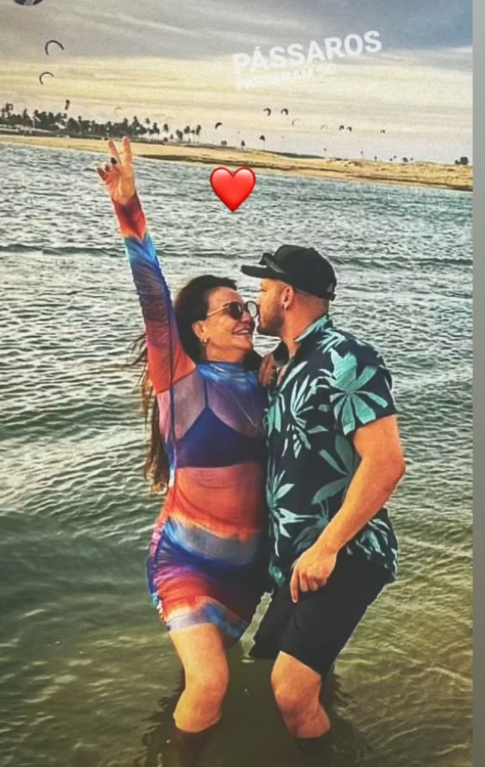 Mãe de Isis Valverde celebra 60 anos e nova fase, com namorado ...