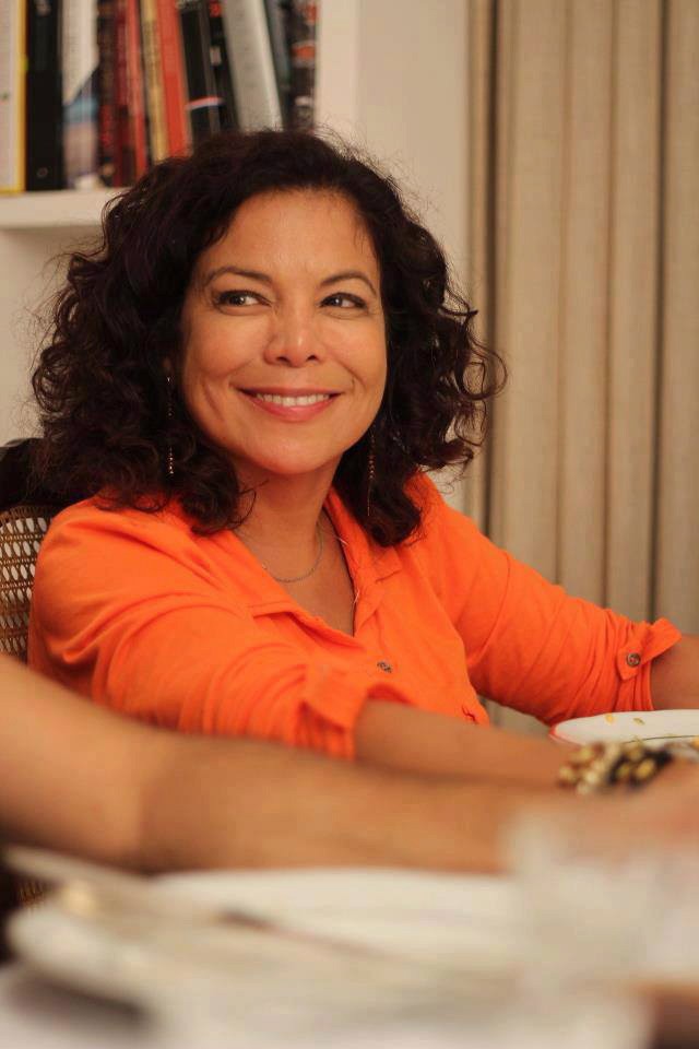 Ex-cantora, Angela Mattos vive hoje em Alto Paraíso, Goiás, e se ...