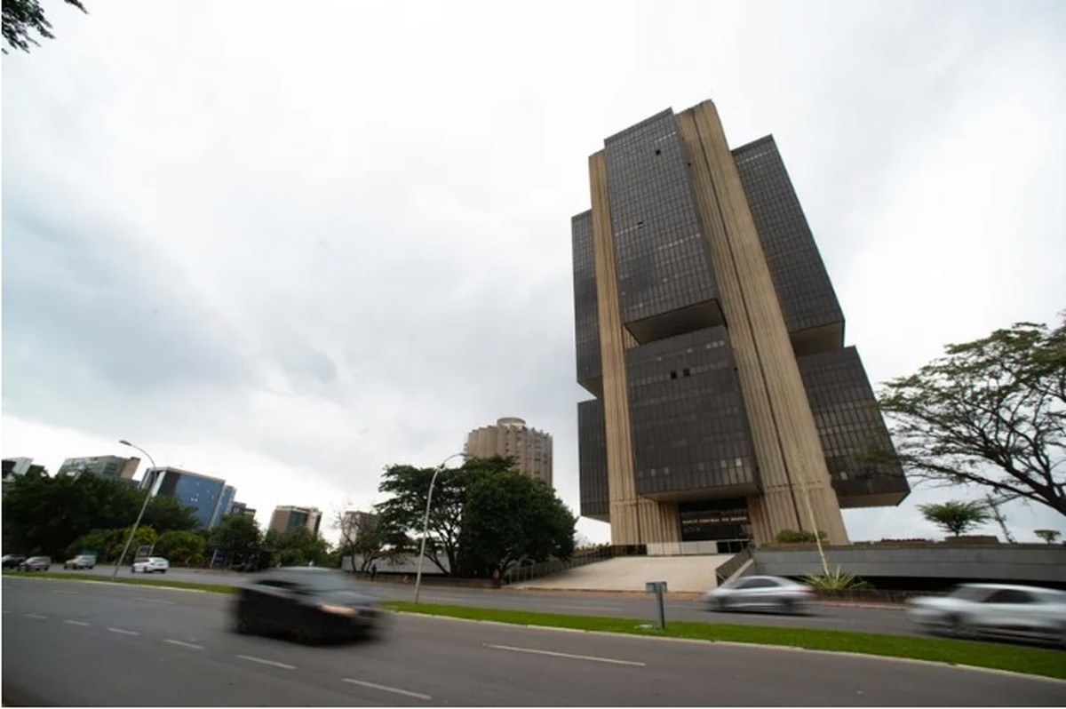 BC limita Pix e TED a R$ 15 mil para instituições de pagamento sem licença