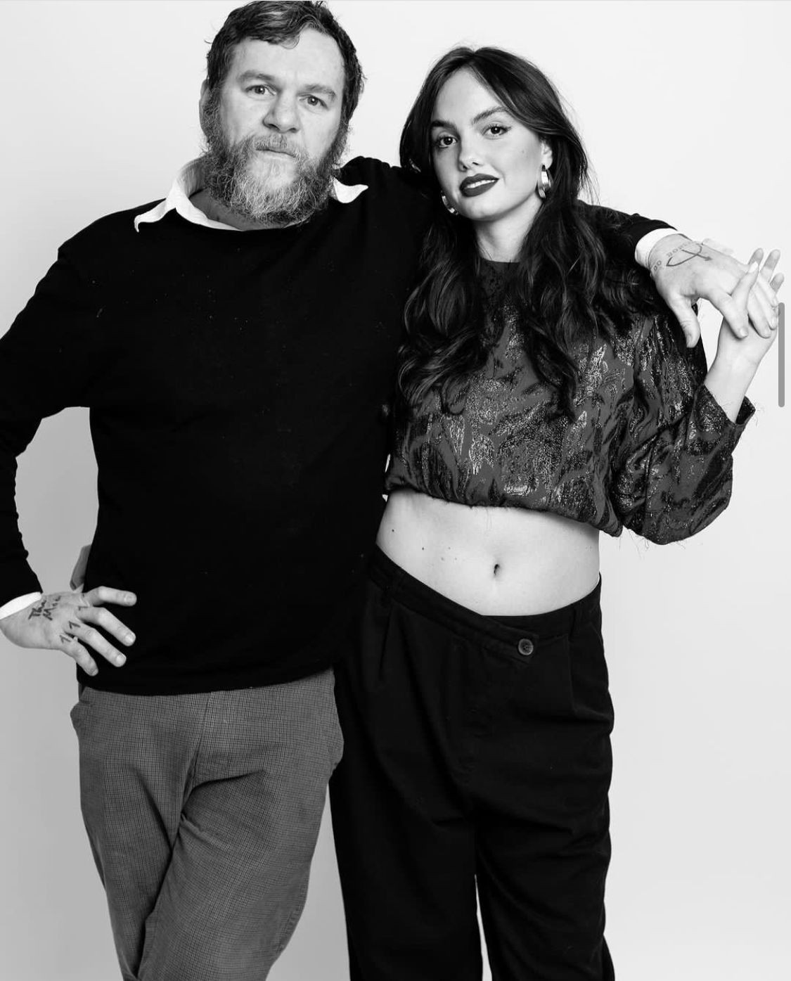 Aos 26, mulher do cantor Otto lança single com foto seminua e ele 'baba ...