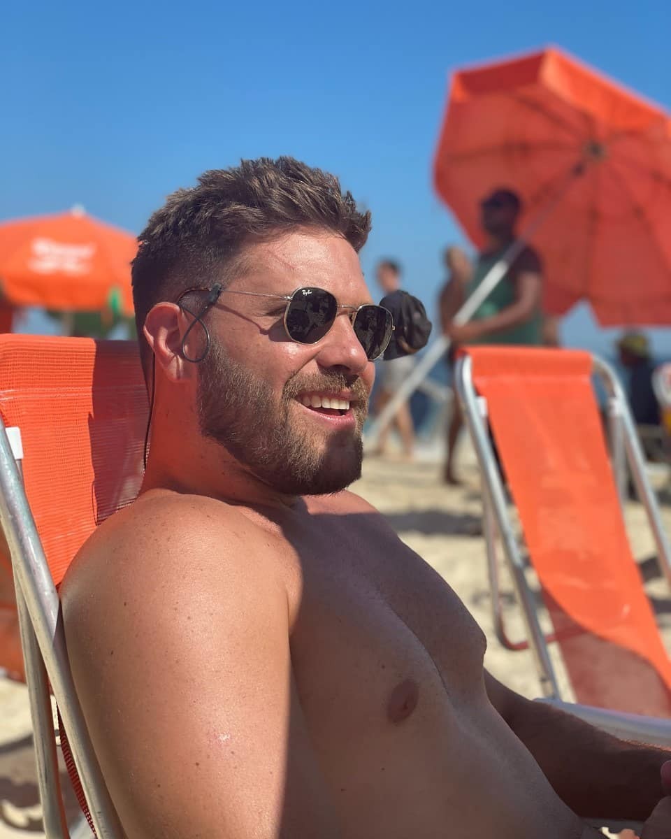 Bia Bonemer posta com o novo namorado durante passeio em Angra: 'Meu amô'