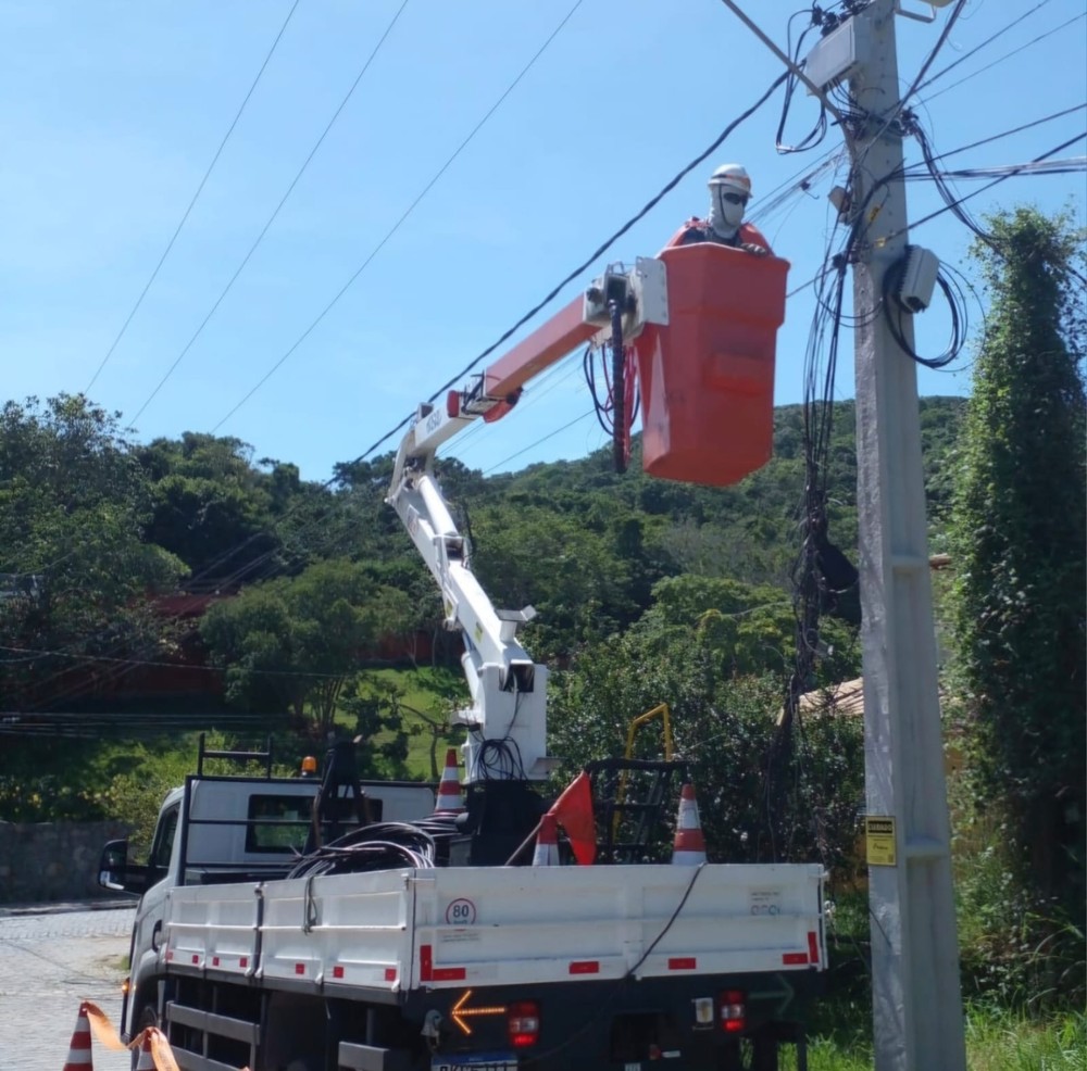 Colisões contra postes deixaram mais de 93 mil sem luz no Rio de ...