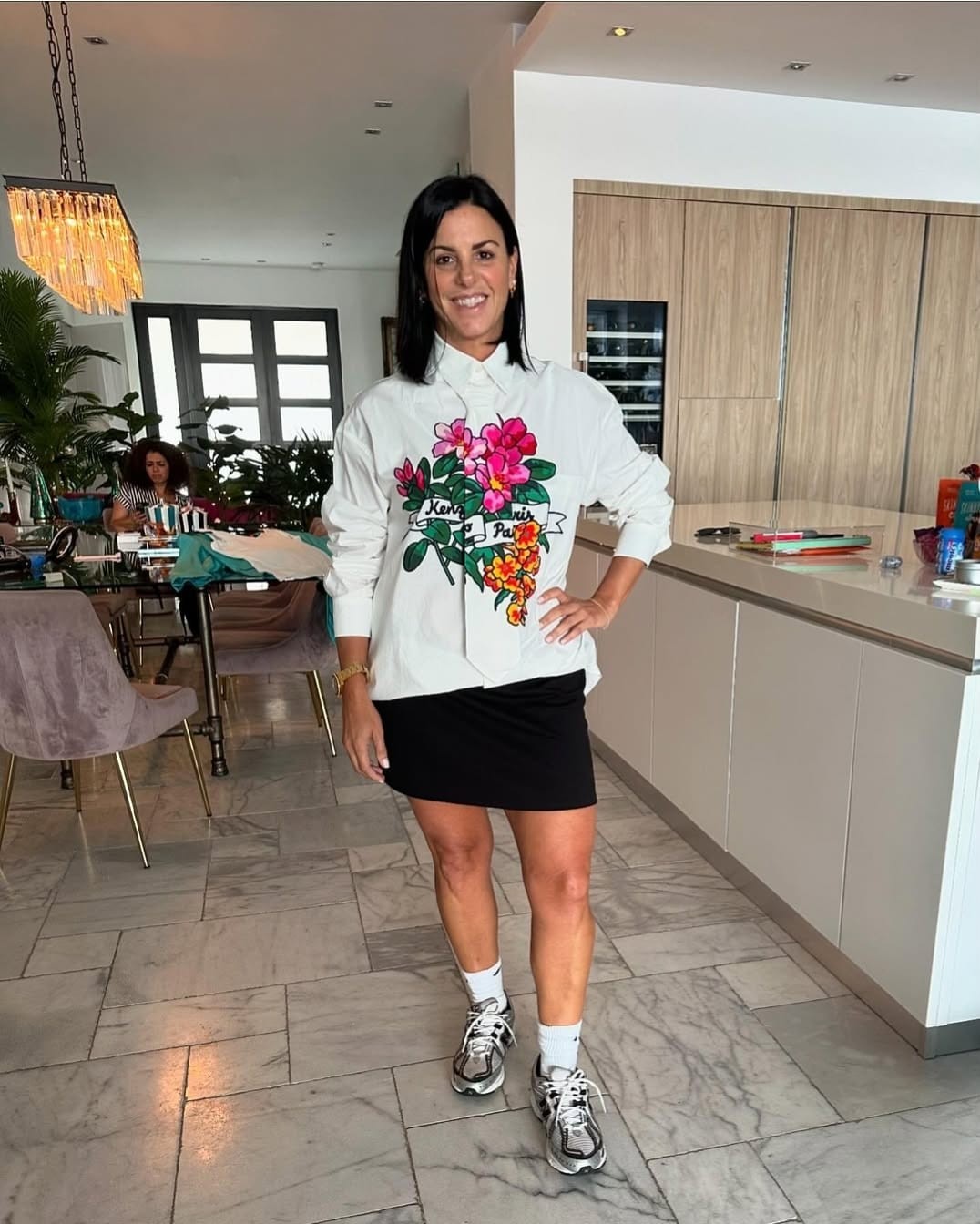 Paixão pelo Rio e amiga de estrelas: conheça Rebeca León, o braço ...