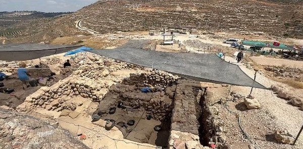 Arqueólogos fazem descoberta que apoia relato bíblico da Arca da Aliança