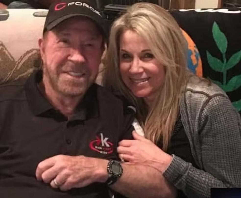 Chuck Norris só reconheceu filha mais velha 26 anos depois de ...