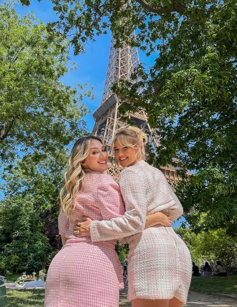 Quem é Samara Pink, comadre e sócia que dá nome à marca de Virgínia e ...