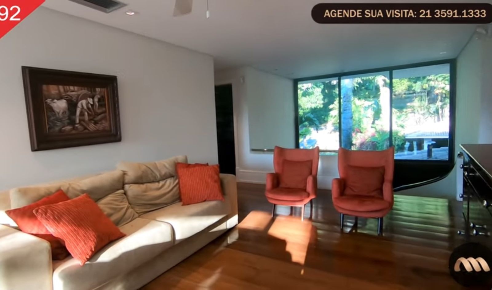 Anitta é fotografada andando de mototáxi no Rio