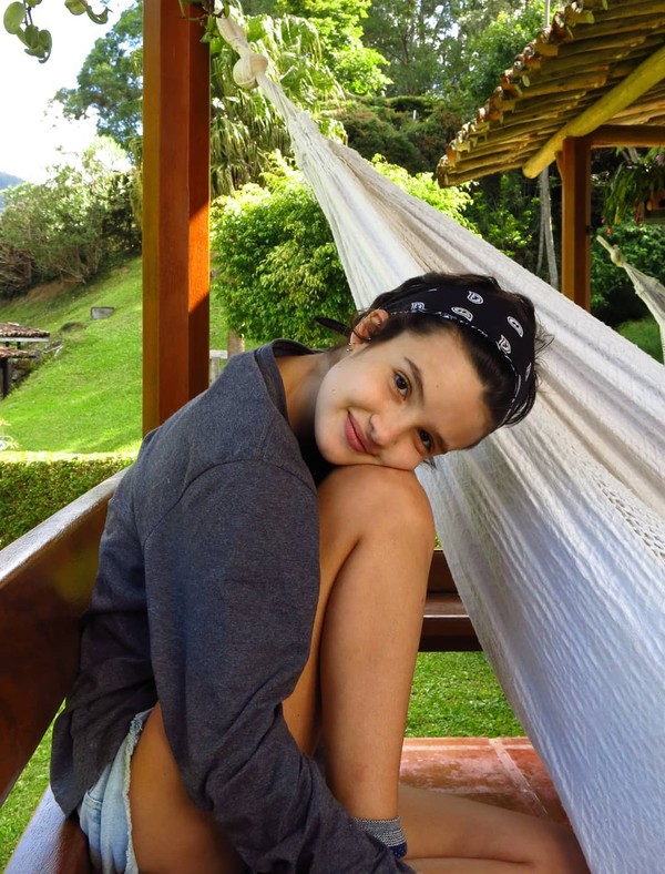 Aos 21 anos, filha da atriz Luciana Braga segue os passos da mãe