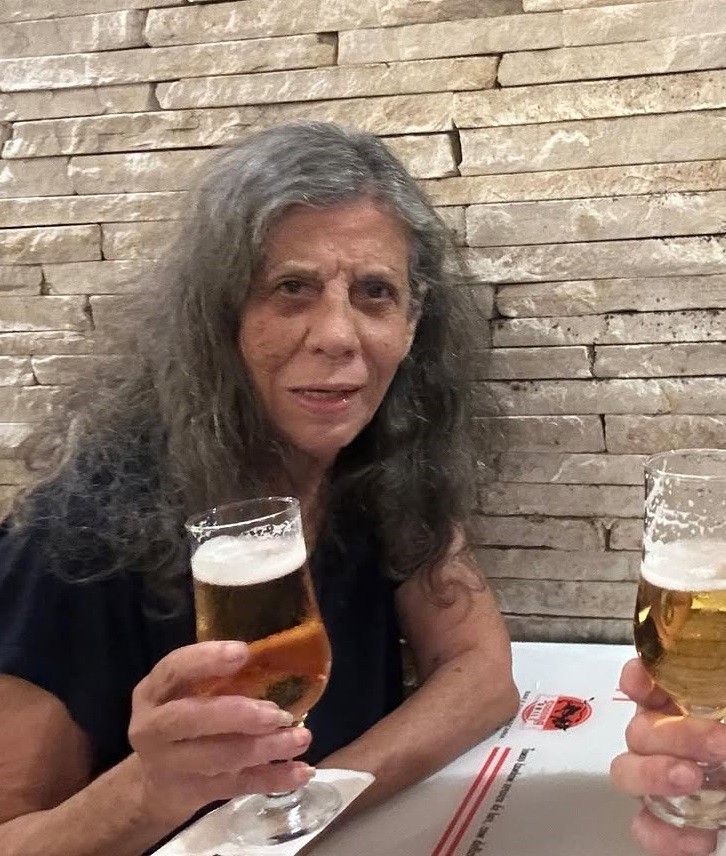 Maria Gladys reaparece pelas ruas do Rio após filha relatar sumiço