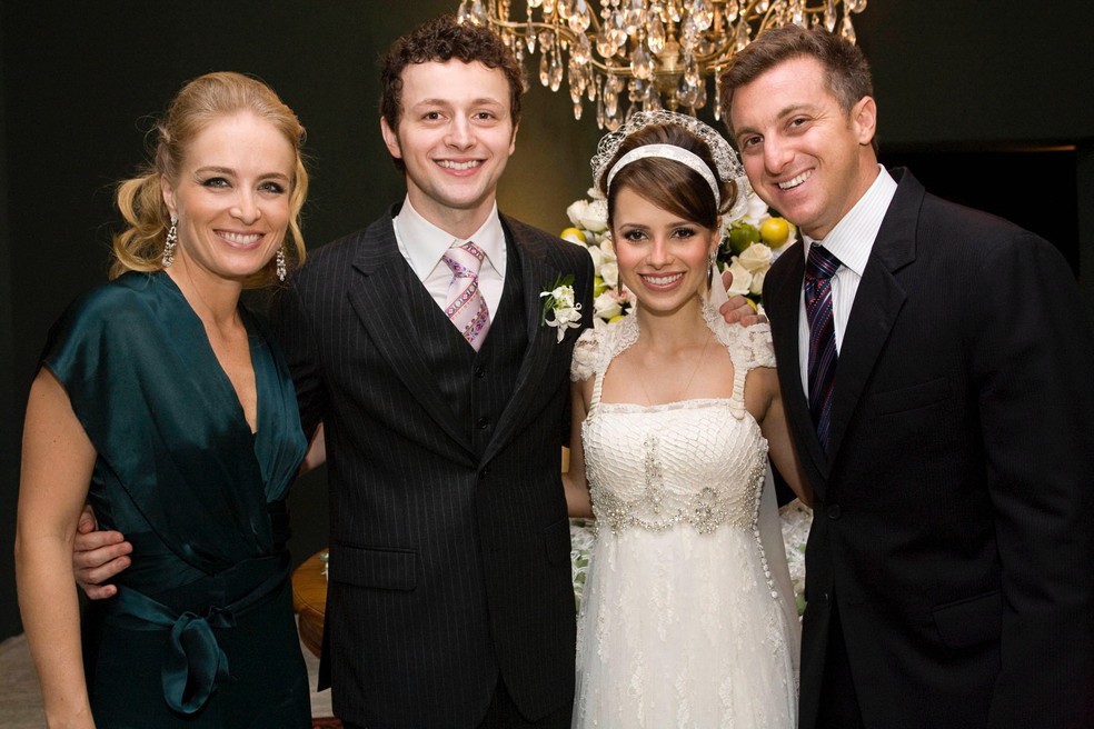 Sandy foi quem pediu Lucas em namoro, e casal teve outros dois términos ...