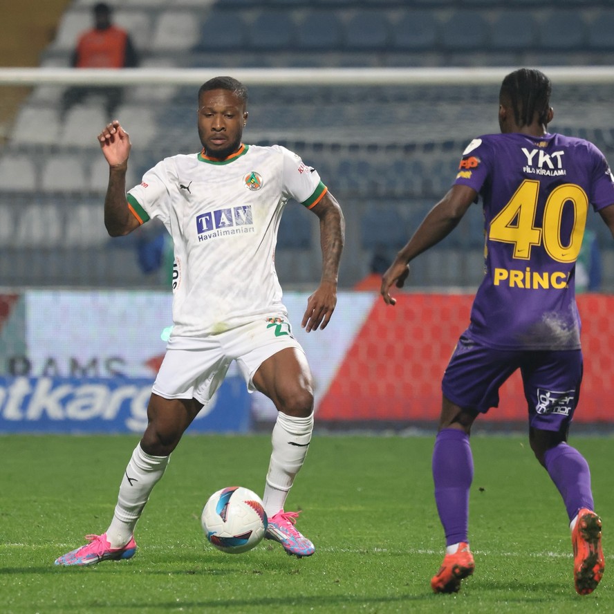 Conheça Loide Augusto, jogador angolano que está na mira do Vasco