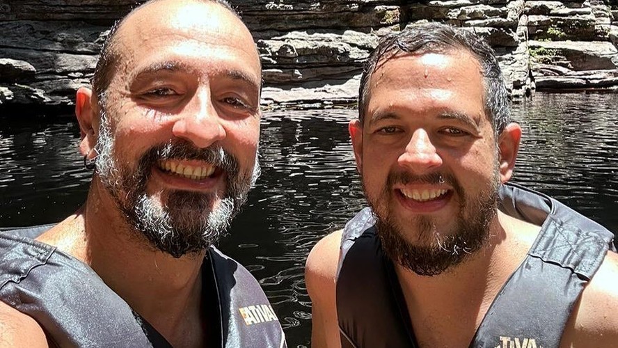 Marido de Irandhir Santos abre álbum de viagem à Bahia com o ator; veja ...