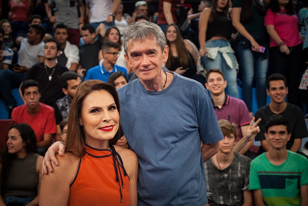 Fora da TV, Laura Muller está casada com advogado bonitão e responde ...