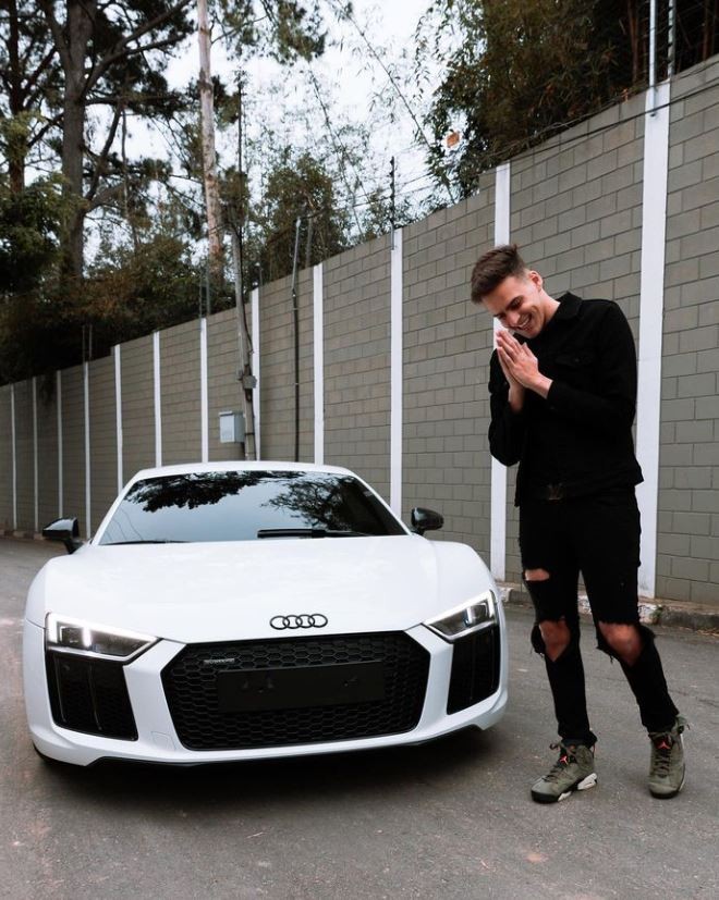 R$ 100 milhões por ano, Rolex de R$ 150 mil, fazenda, Ferrari... Como ...