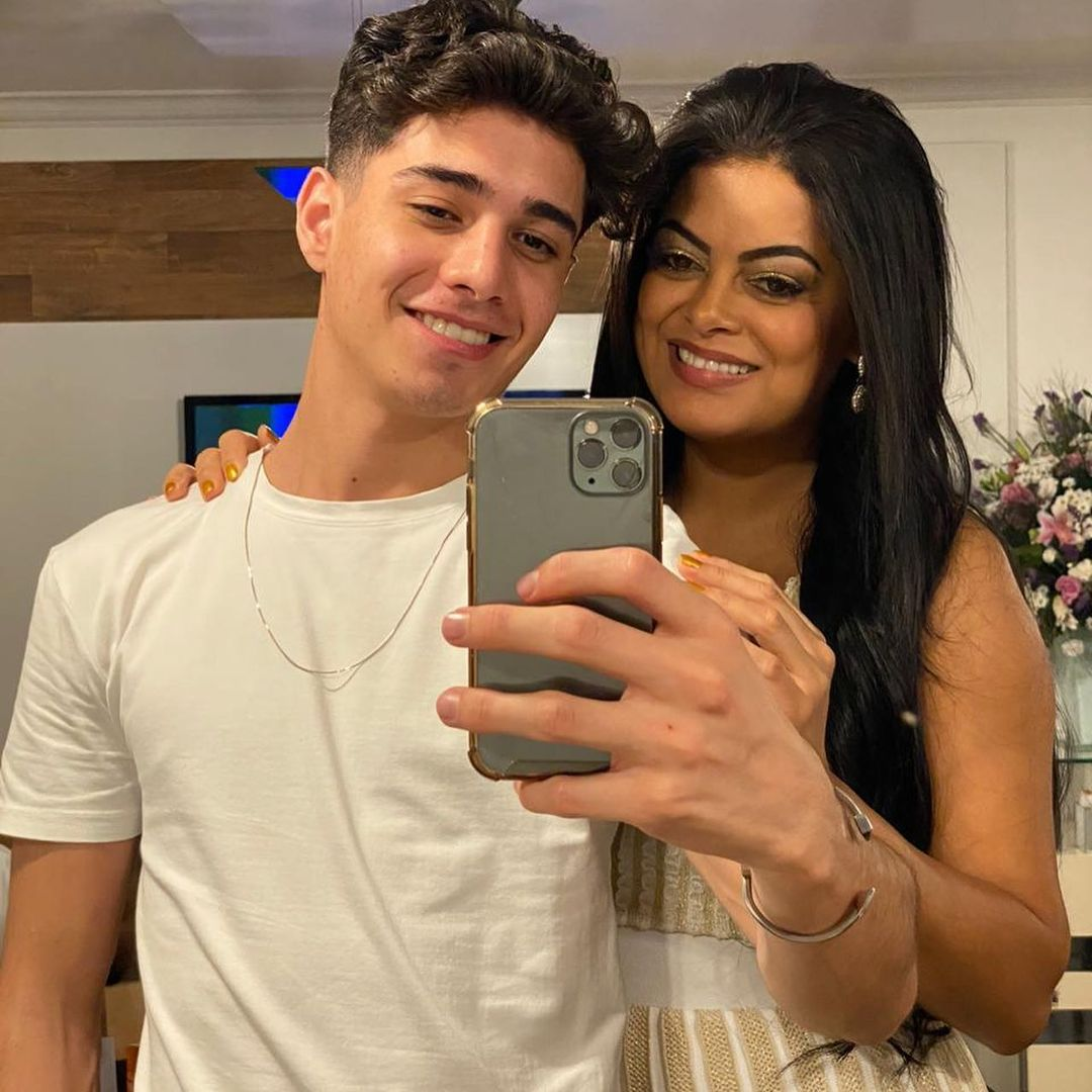 Cantora gospel se manifesta após 3º filho revelar homossexualidade ...