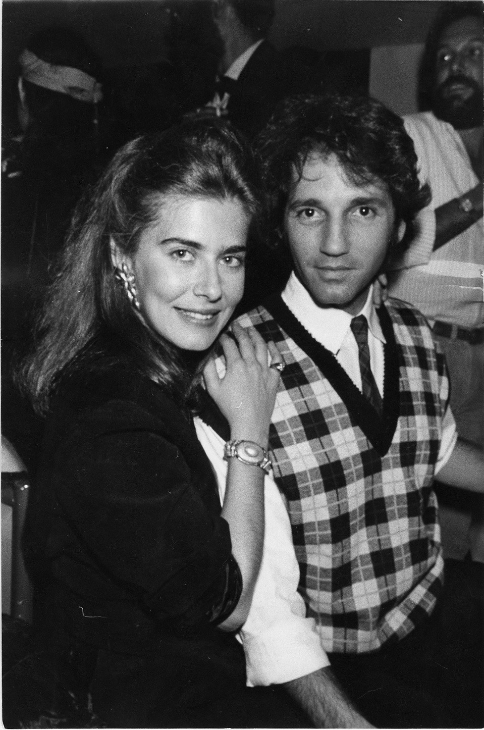 Elizabeth Savalla reúne os quatro filhos, noras e ex-marido, galã dos ...