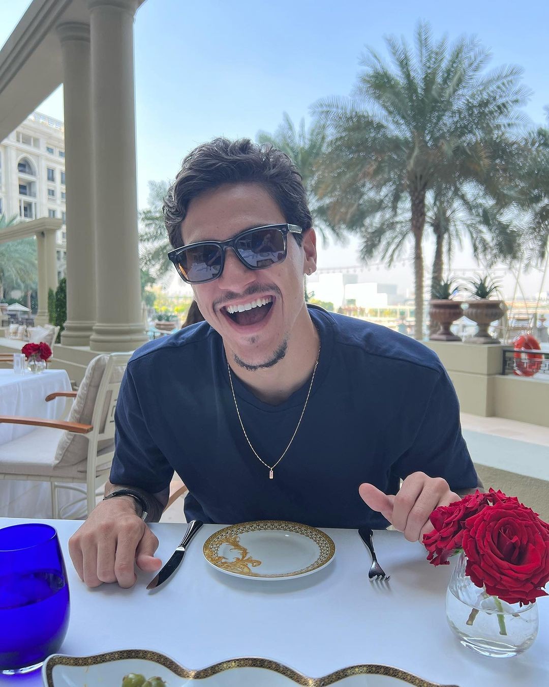 Pedro, do Flamengo, curte férias em Dubai em hotel de até R$ 100 mil a ...