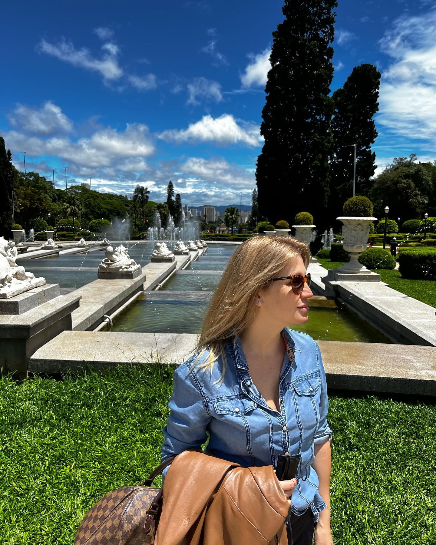 Patricia De Sabrit volta para o Brasil com o marido francês e o filho de 16 anos