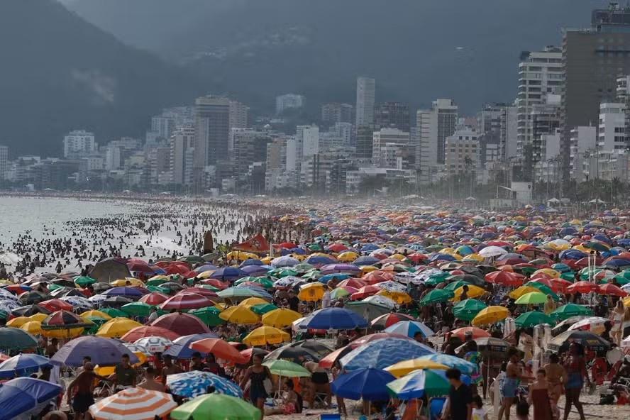 Preços abusivos nas praias do Rio: banhistas reclamam e quiosques são ...