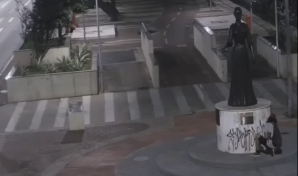 Imagens de câmera de segurança mostram flagrante de depredação ao ...