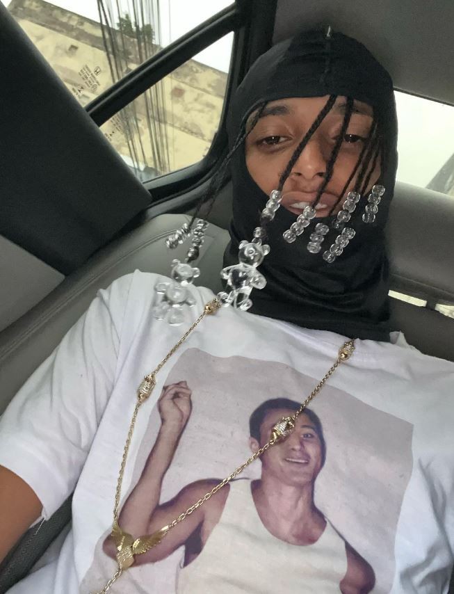 MC Oruam comemora sucesso de música em mansão com vista para o mar ...