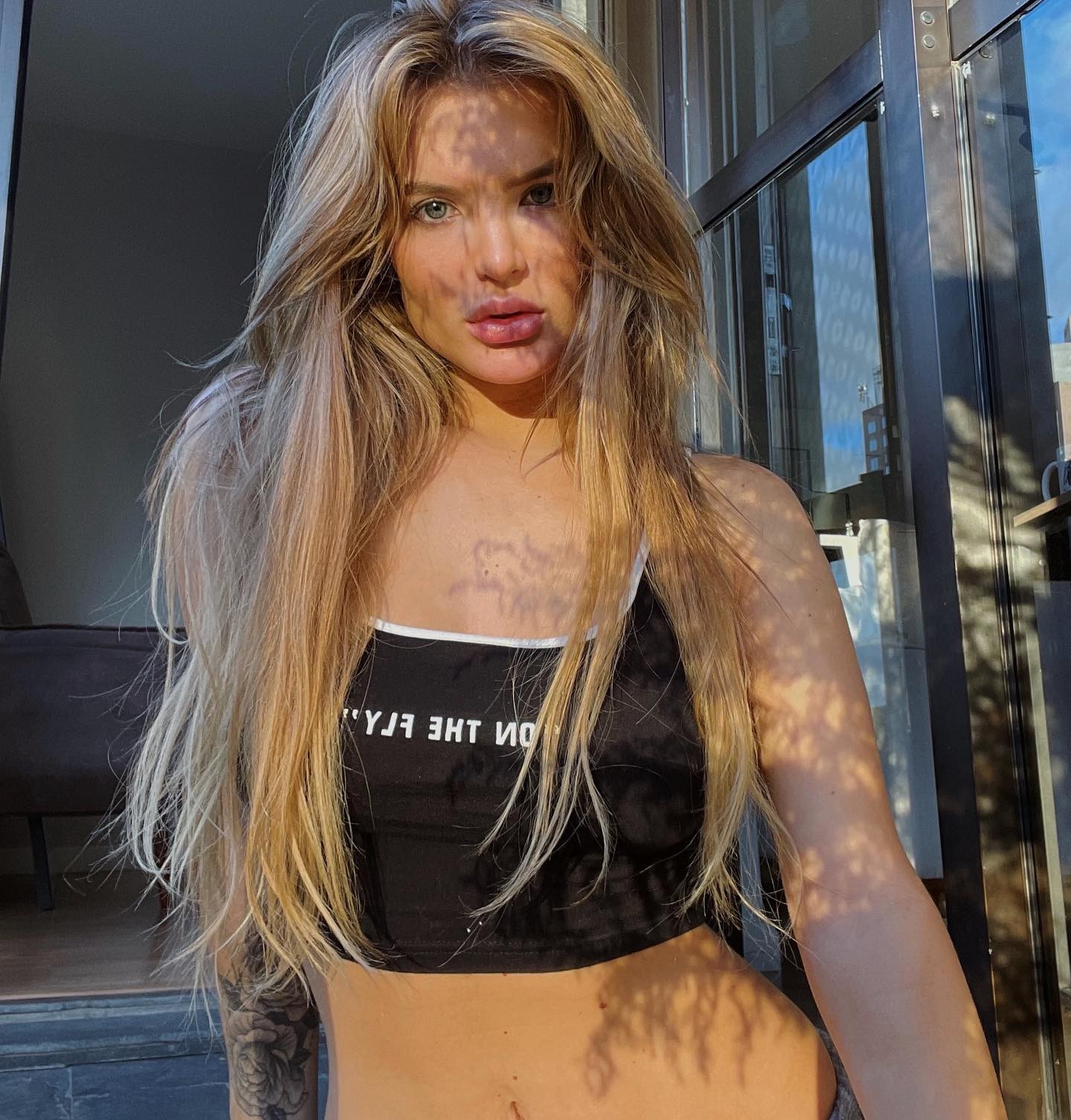 Quem é a prima de Luísa Sonza que batalha uma carreira de atriz e estará no filme dos Mamonas