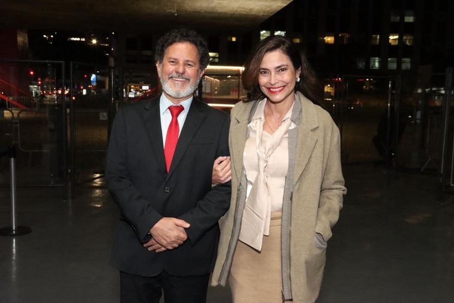 Musa do telejornalismo dos anos 90, Valéria Monteiro vai a espetáculo ...