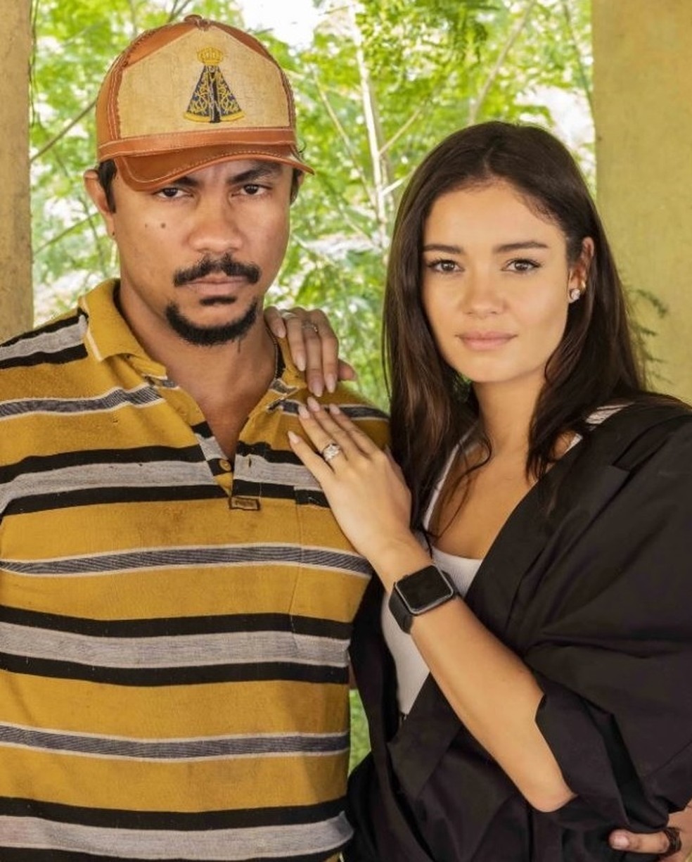 De romance secreto a selfie com roupa combinando: a história de amor de ...