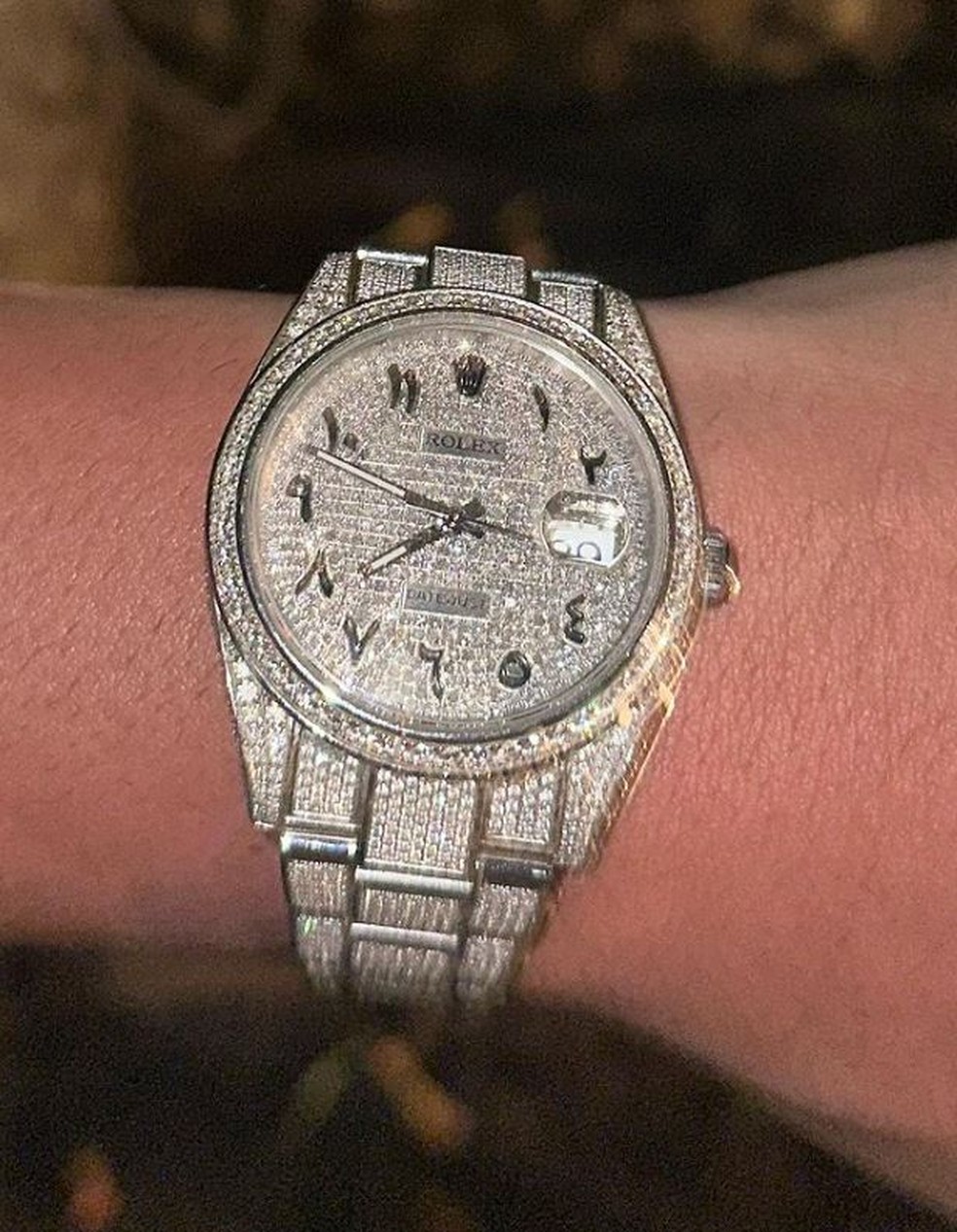 R$ 100 milhões por ano, Rolex de R$ 150 mil, fazenda, Ferrari... Como ...