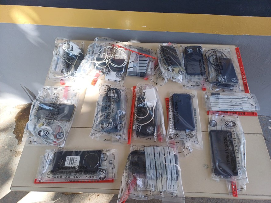 Celulares e roteador são apreendidos em presídio onde desembargador amigo de Bacellar ficará preso