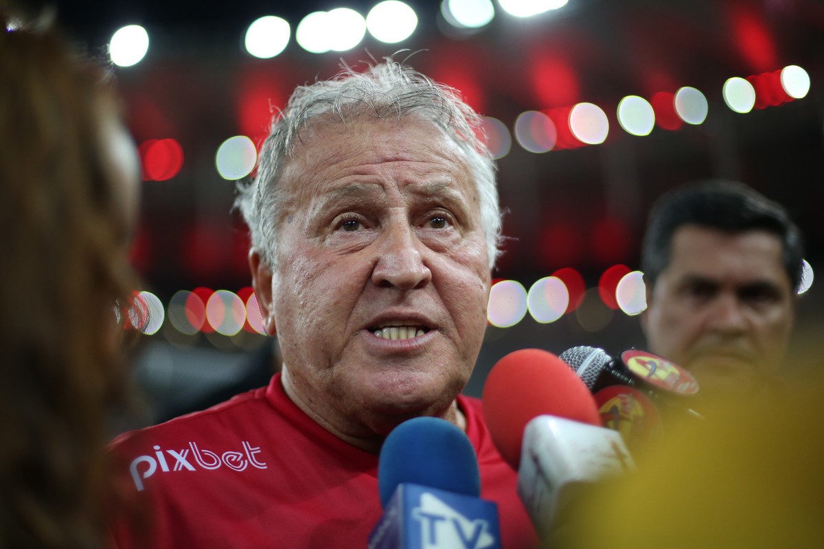 Zico revela quem deseja que faça o gol do título do Flamengo contra o ...