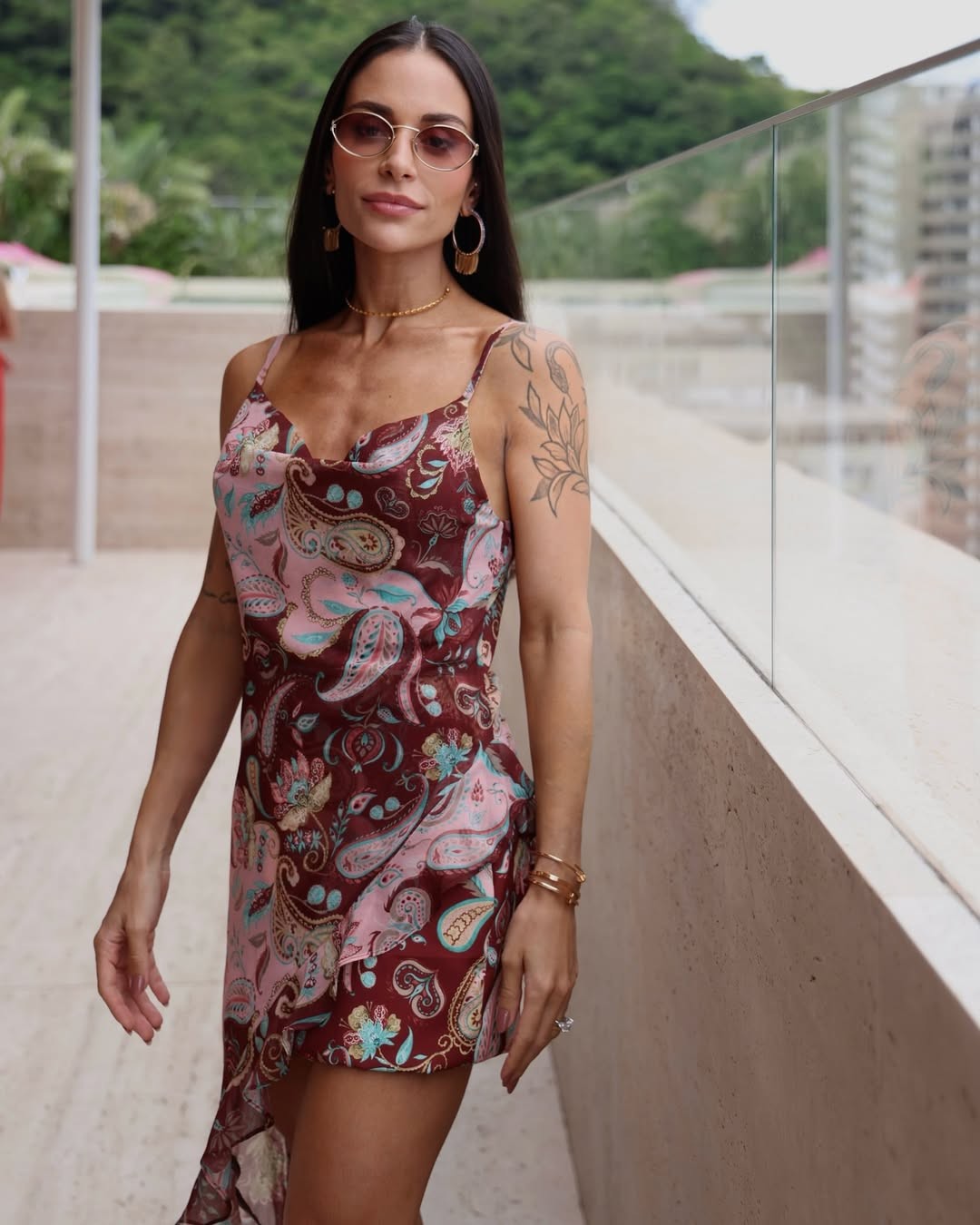 Ex de chefão da Viradouro, influenciadora Thamires Hauch faz fila andar com médico surfista