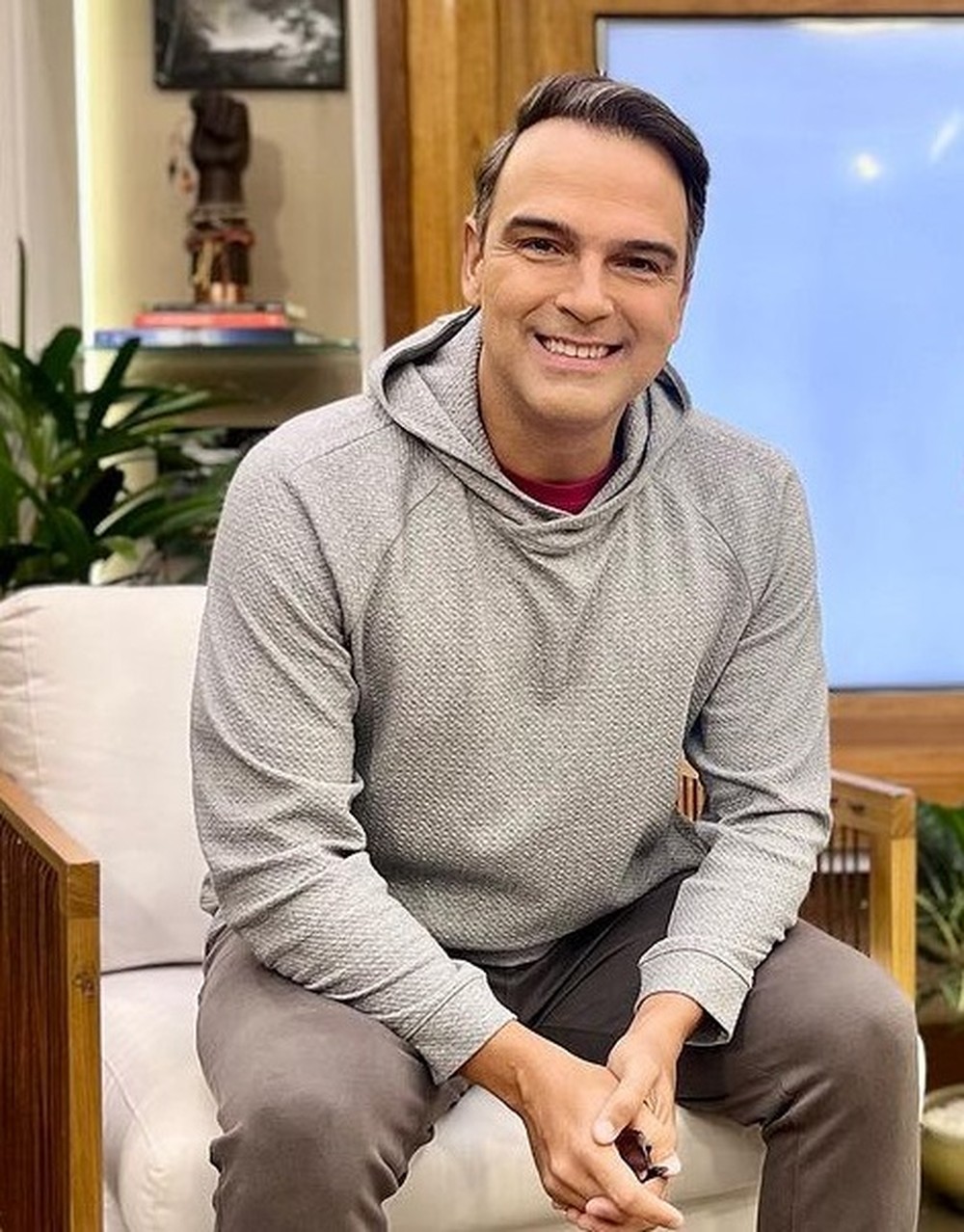 Tadeu Schmidt completa 50 anos, descarta crise e entrega: 'Não me ...