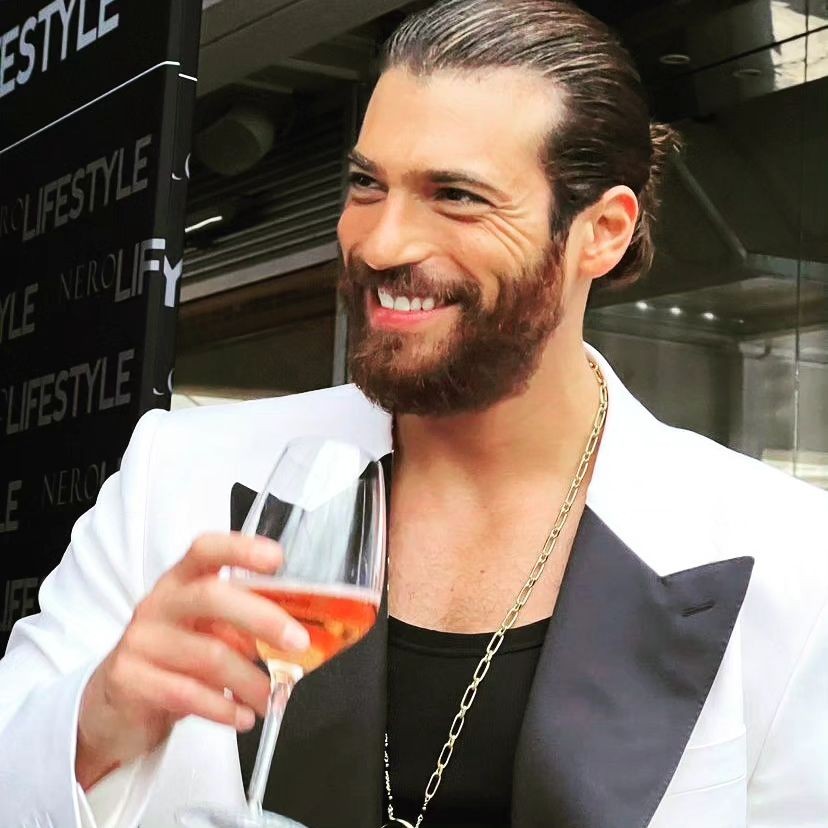 Galã turco Can Yaman estrela série que chega ao Globoplay