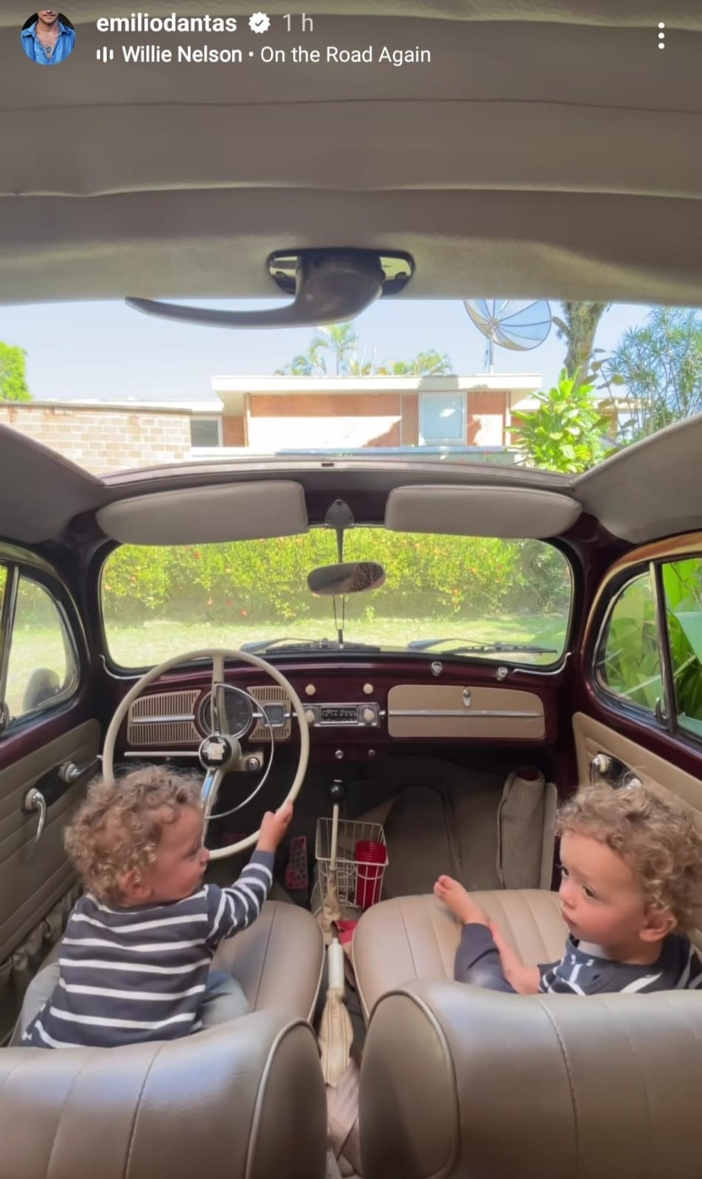 Emilio Dantas publica vídeos dos filhos com roupas iguais e explica ...