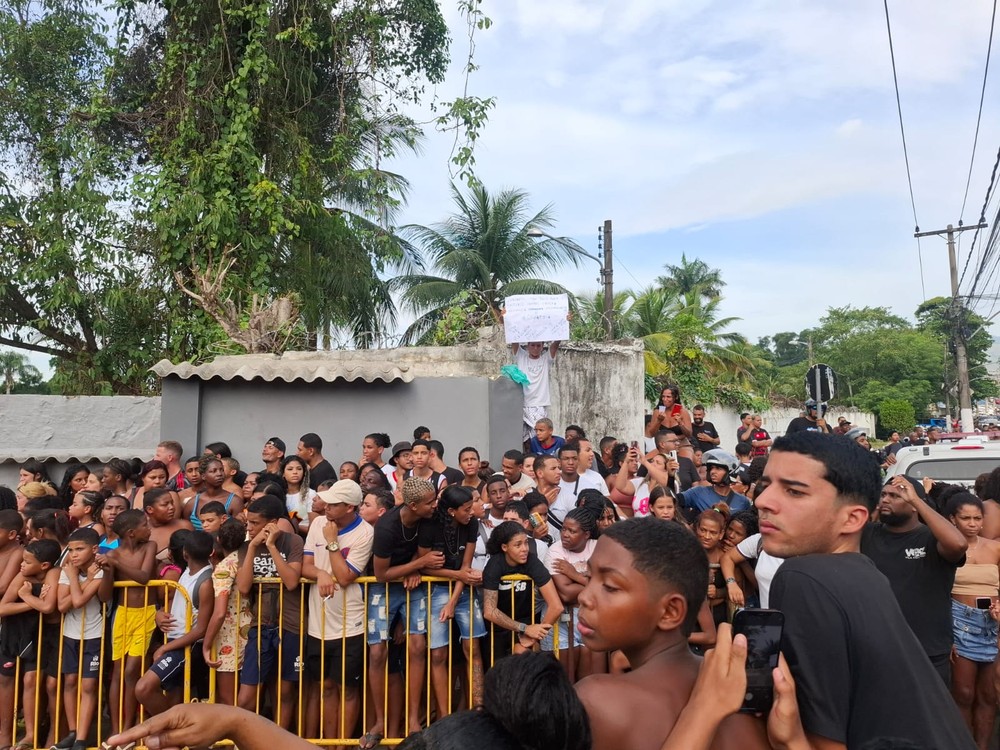 MC Poze lança clipe com cenas de sua prisão e versos sobre a polícia ...
