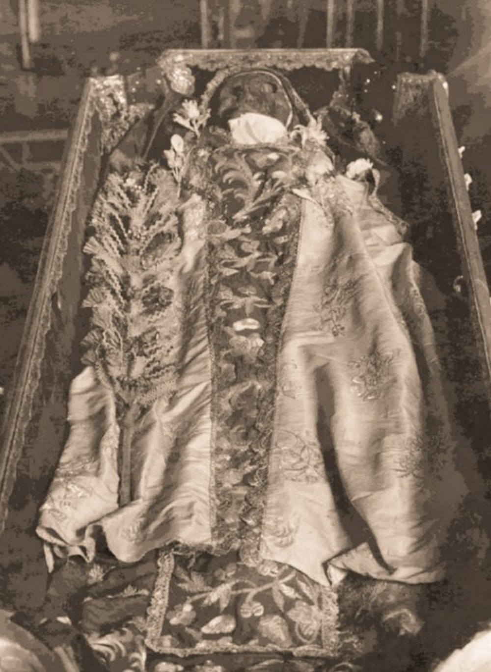 Cadáver de santa morta em 1582 surpreende após exumação pelo bom estado ...