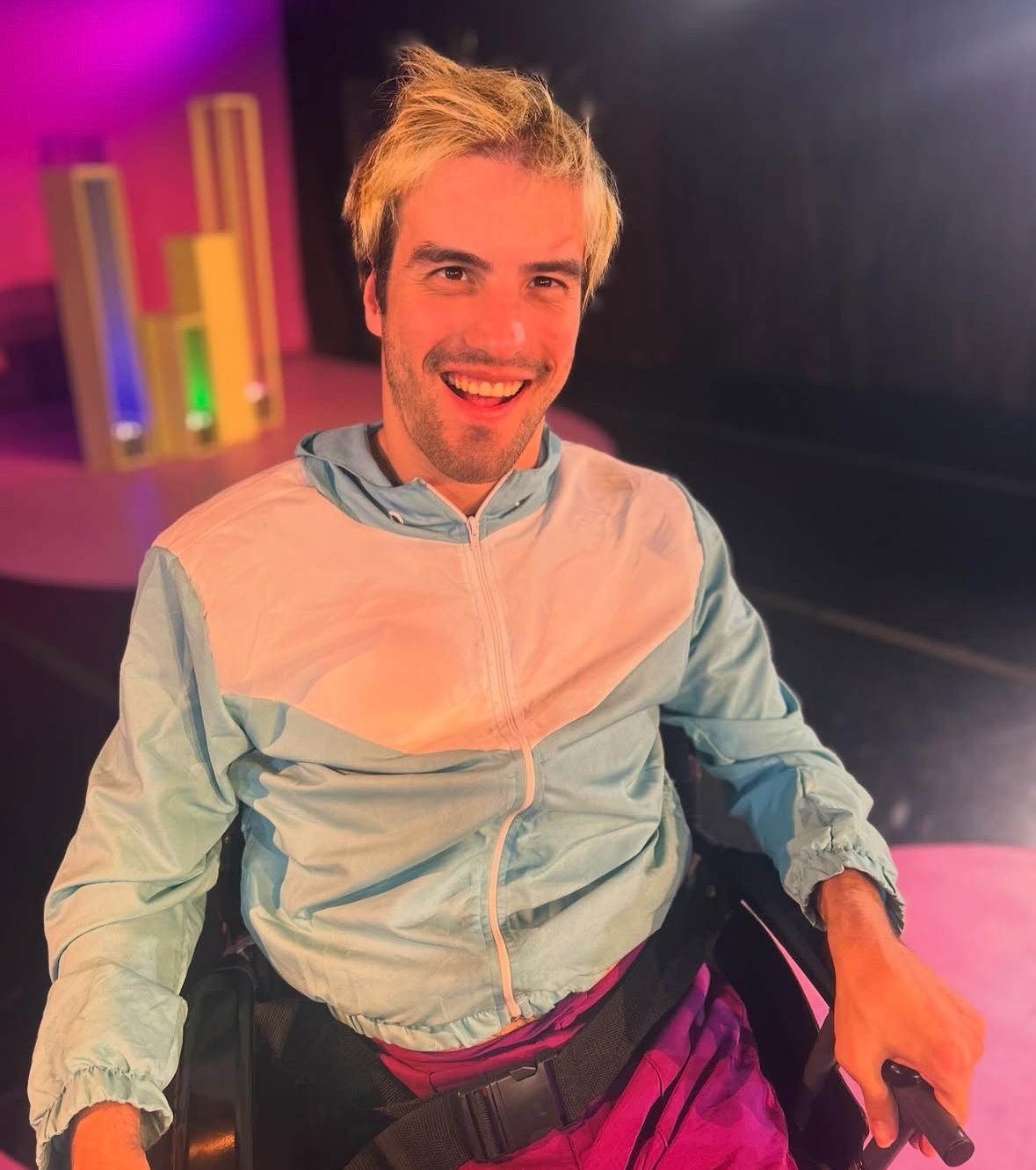 Peter de 'Dona de mim', ator PCD Pedro Fernandes curte praia no Rio