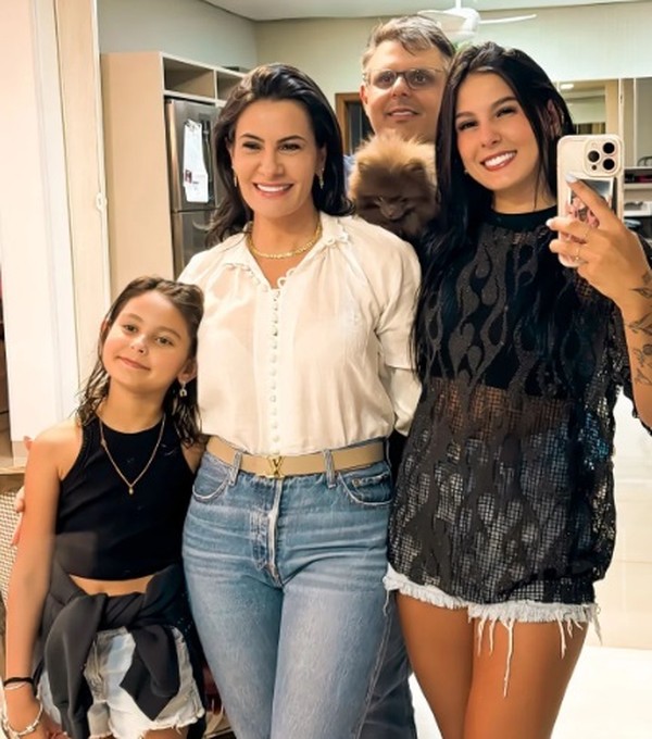 Mãe de Ana Castela, Michele mostra vozeirão ao cantar com a filha em ...