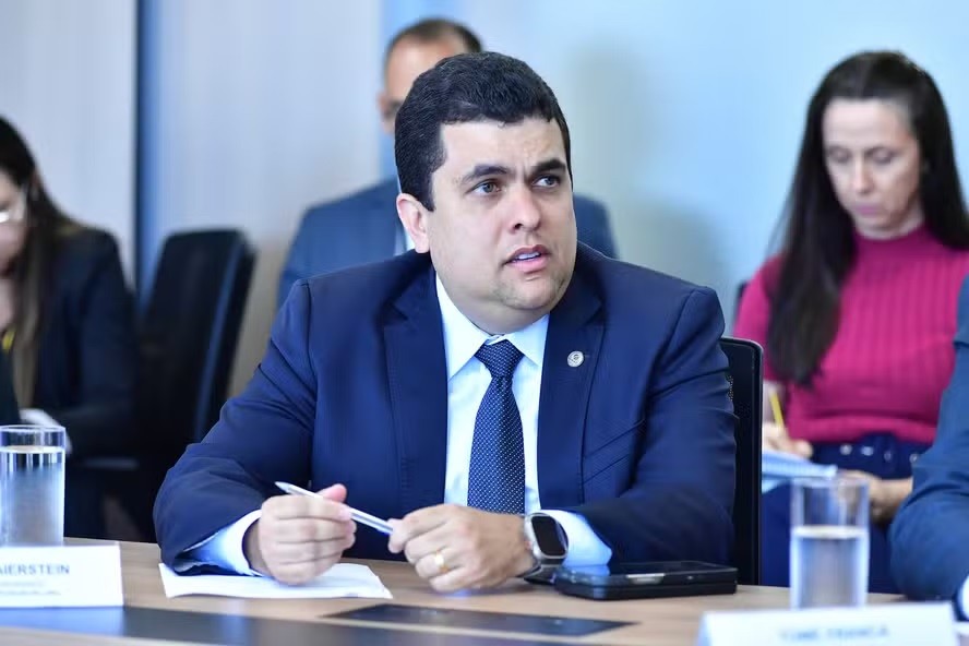 Setor aéreo: bagagem despachada gratuitamente vai elevar preço da ...